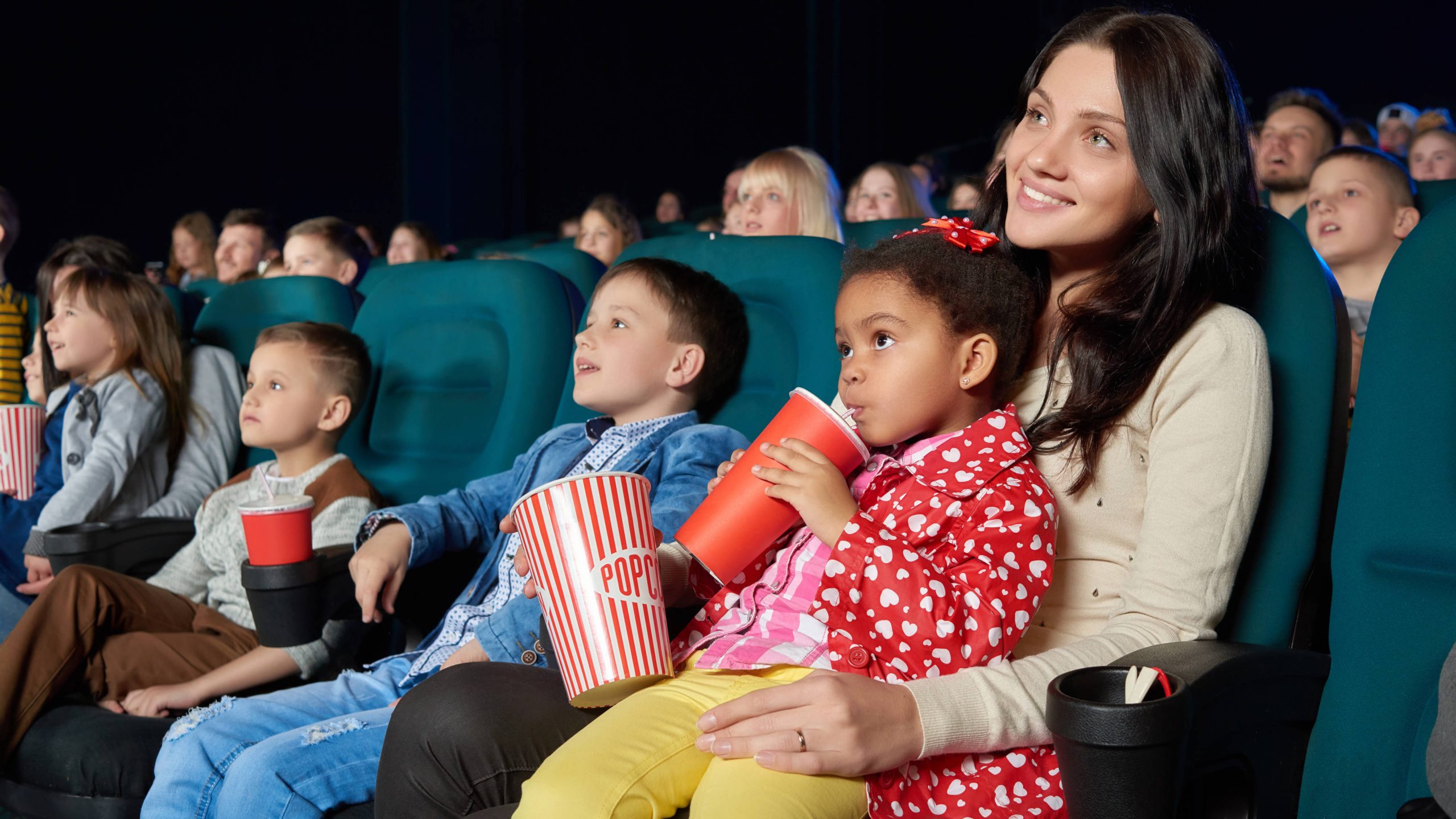 Ingin Ajak Anak Nonton Film di Bioskop? Perhatikan Hal Penting Berikut ... Ingin Ajak Anak Nonton Film di Bioskop? Perhatikan Hal Penting Berikut ...
